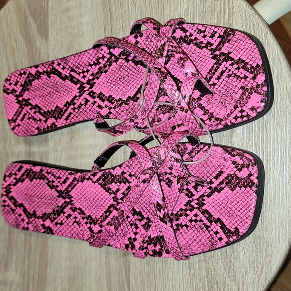 14th & Union | Shoes | 4th Union Caite Flat Sandal In Pink Berry Black ...